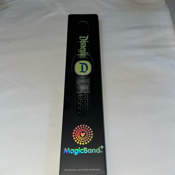 Disney | Accessories | Disneyland Resort Magic Band Key Exclusive ...